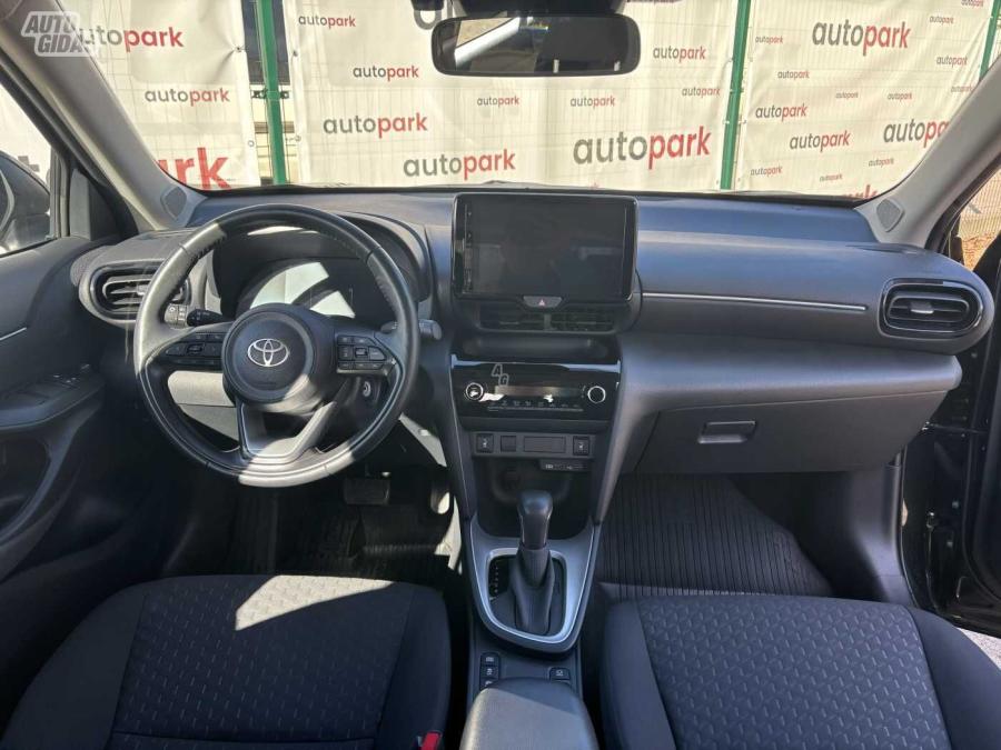 Черный Тойота Yaris Cross 2024 в Вильнюс, объемом двигателя 1.50 л и пробегом 33 тыс. км за 21400 €, фото 9 на AUTOMOTO.COM.LV