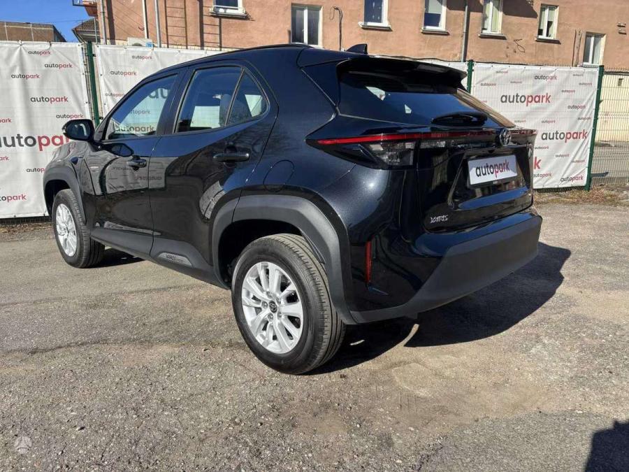 Черный Тойота Yaris Cross 2024 в Клайпеда, объемом двигателя 1.49 л и пробегом 33 тыс. км за 21400 €, фото 5 на AUTOMOTO.COM.LV