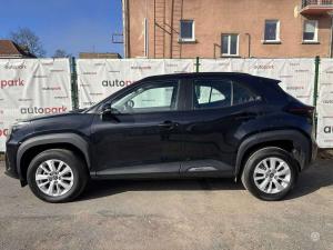 Черный Тойота Yaris Cross 2024 в Клайпеда, объемом двигателя 1.49 л и пробегом 33 тыс. км за 21400 €, фото 7 на AUTOMOTO.COM.LV