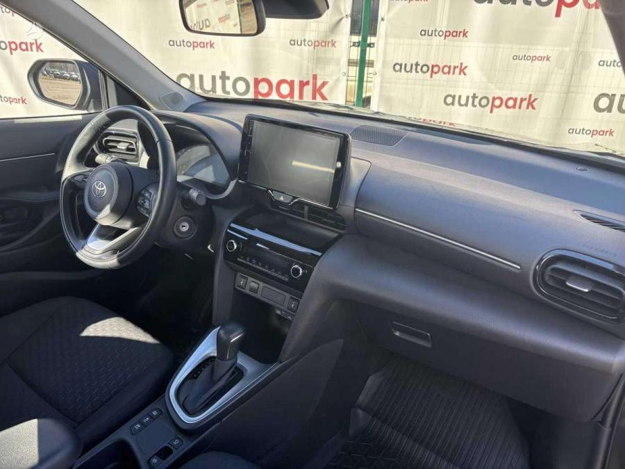 Черный Тойота Yaris Cross 2024 в Клайпеда, объемом двигателя 1.49 л и пробегом 33 тыс. км за 21400 €, фото 8 на AUTOMOTO.COM.LV