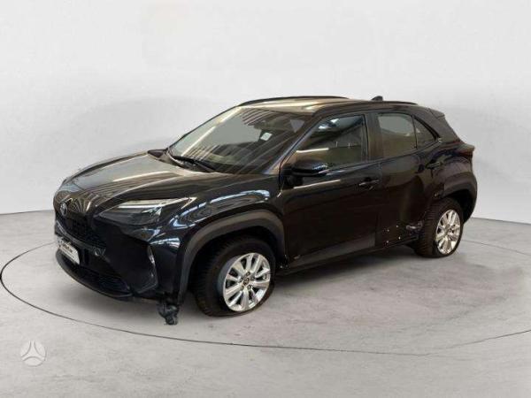 Черный Тойота Yaris Cross 2024 в Таураге, объемом двигателя 1.49 л и пробегом 52 тыс. км за 13499 €, фото 1 на AUTOMOTO.COM.LV