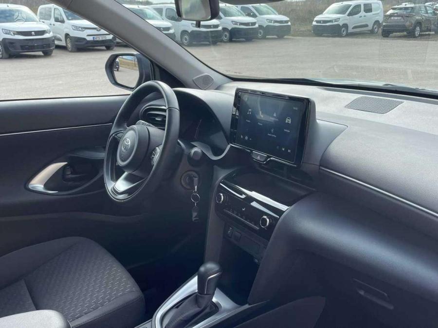 Melns Toyota Yaris Cross 2024 Viļņa, ar dzinēja tilpumu 1.49 L un nobraukumu 40 tūkst. km par 19500 €, foto 9 vietnē AUTOMOTO.COM.LV