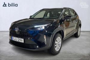 Melns Toyota Yaris Cross 2025 Kauņa, ar dzinēja tilpumu 0.00 L un nobraukumu 12 tūkst. km par 30459 €, foto  vietnē AUTOMOTO.COM.LV