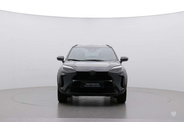 Black Toyota Yaris Cross 2025 in Vilnius, with an engine capacity of 1.49 L and mileage of 23 thousand km for 26990 €, photo 5 on AUTOMOTO.COM.LV