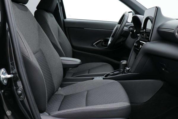 Black Toyota Yaris Cross 2025 in Vilnius, with an engine capacity of 1.49 L and mileage of 23 thousand km for 26990 €, photo 8 on AUTOMOTO.COM.LV