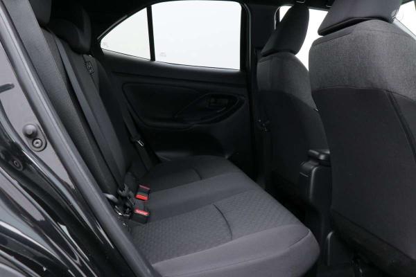 Black Toyota Yaris Cross 2025 in Vilnius, with an engine capacity of 1.49 L and mileage of 23 thousand km for 26990 €, photo 9 on AUTOMOTO.COM.LV