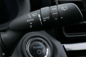 Черный Тойота Yaris Cross 2025 в Вильнюс, объемом двигателя 1.49 л и пробегом 23 тыс. км за 26990 €, фото 26 на AUTOMOTO.COM.LV