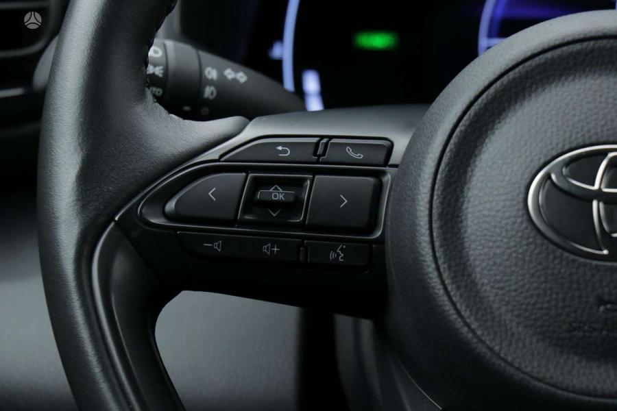Черный Тойота Yaris Cross 2025 в Вильнюс, объемом двигателя 1.49 л и пробегом 23 тыс. км за 26990 €, фото 27 на AUTOMOTO.COM.LV