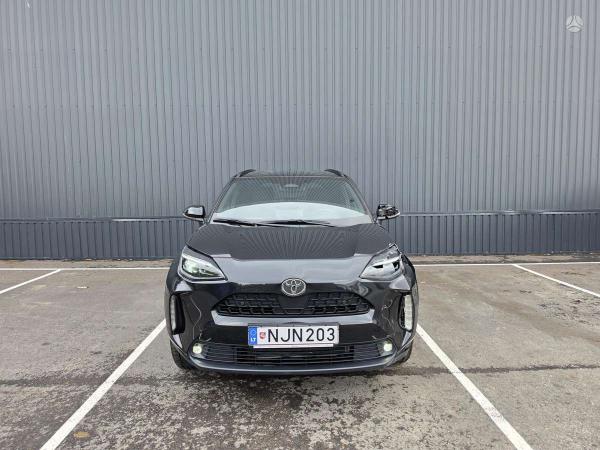 Black Toyota Yaris Cross 2025 in Kaunas, with an engine capacity of 1.49 L and mileage of 23 thousand km for 13900 €, photo 7 on AUTOMOTO.COM.LV