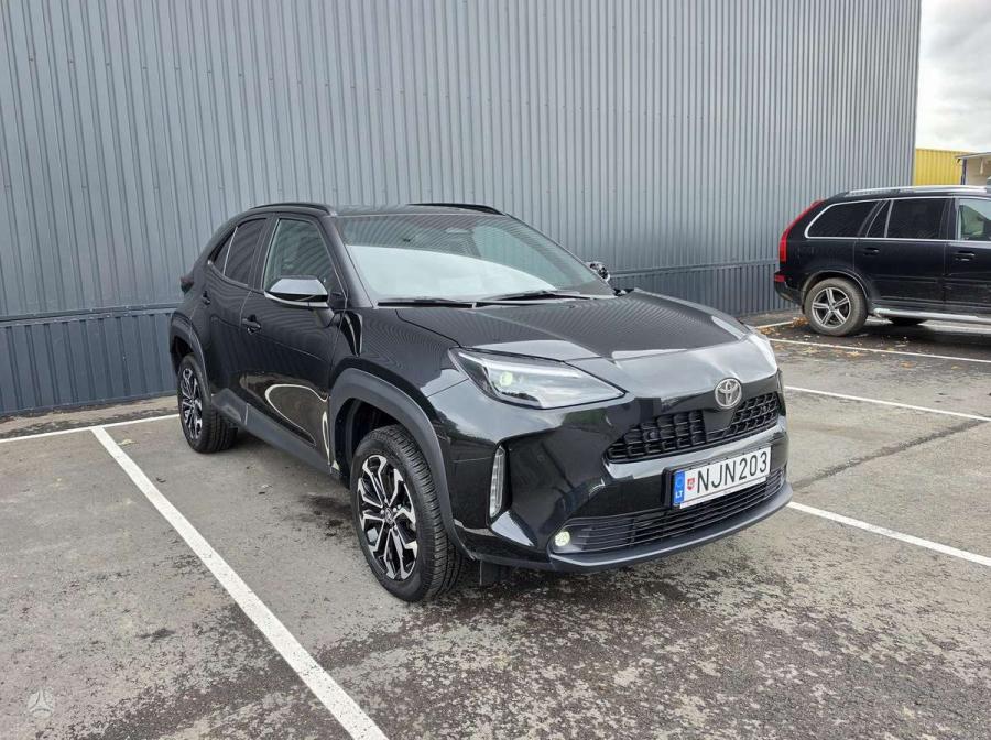 Черный Тойота Yaris Cross 2025 в Каунас, объемом двигателя 1.49 л и пробегом 23 тыс. км за 13900 €, фото 1 на AUTOMOTO.COM.LV