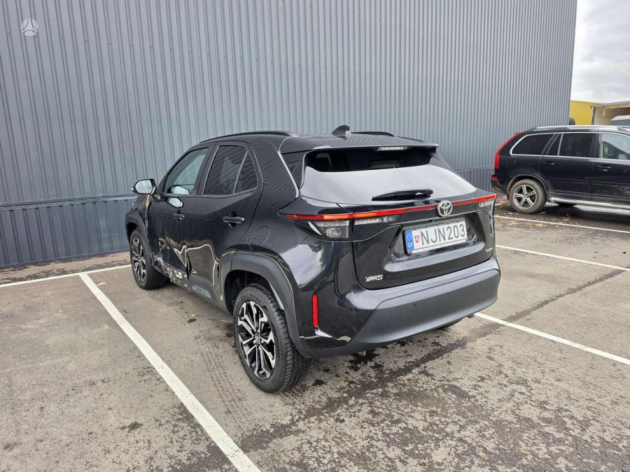 Черный Тойота Yaris Cross 2025 в Каунас, объемом двигателя 1.49 л и пробегом 23 тыс. км за 13900 €, фото 3 на AUTOMOTO.COM.LV