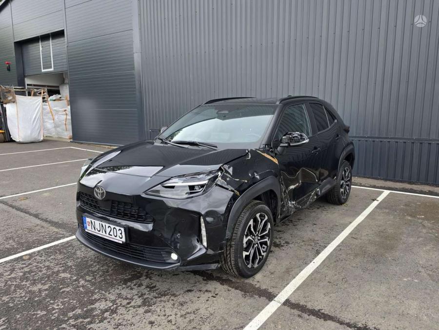 Черный Тойота Yaris Cross 2025 в Каунас, объемом двигателя 1.49 л и пробегом 23 тыс. км за 13900 €, фото 4 на AUTOMOTO.COM.LV