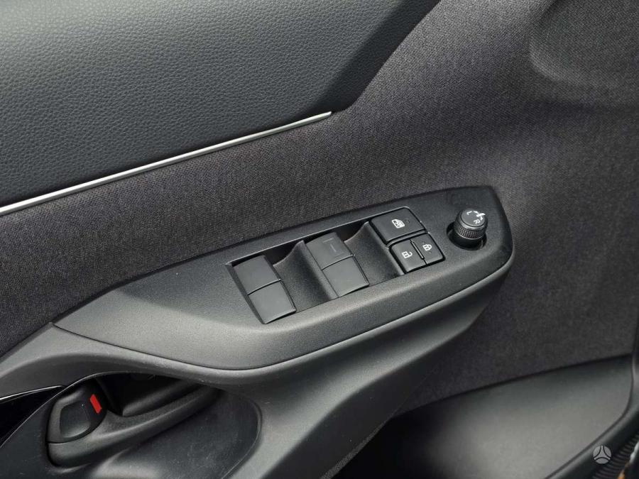 Черный Тойота Yaris Cross 2025 в Каунас, объемом двигателя 1.49 л и пробегом 23 тыс. км за 13900 €, фото 25 на AUTOMOTO.COM.LV
