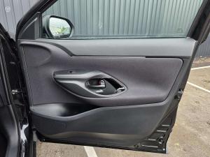Черный Тойота Yaris Cross 2025 в Каунас, объемом двигателя 1.49 л и пробегом 23 тыс. км за 13900 €, фото 31 на AUTOMOTO.COM.LV