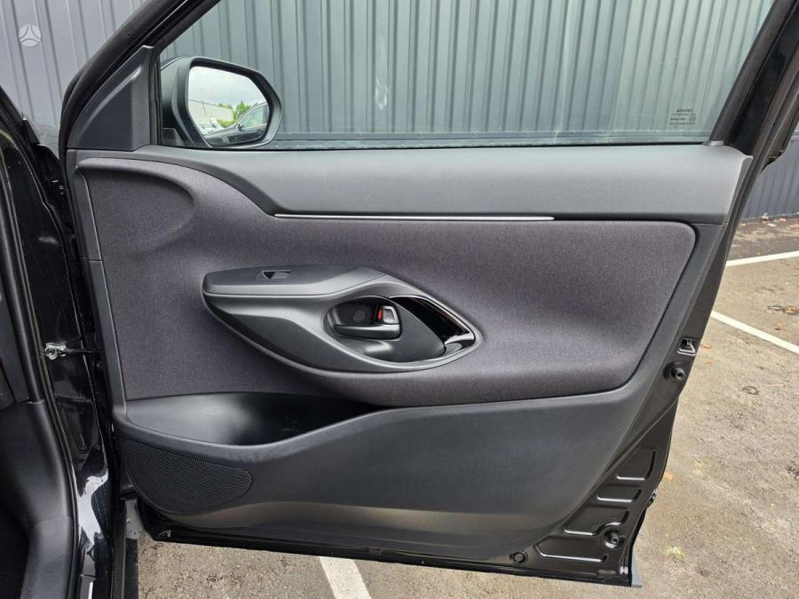 Черный Тойота Yaris Cross 2025 в Каунас, объемом двигателя 1.49 л и пробегом 23 тыс. км за 13900 €, фото 31 на AUTOMOTO.COM.LV