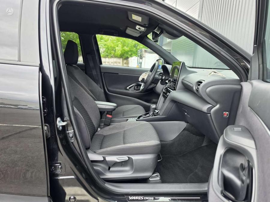 Черный Тойота Yaris Cross 2025 в Каунас, объемом двигателя 1.49 л и пробегом 23 тыс. км за 13900 €, фото 32 на AUTOMOTO.COM.LV