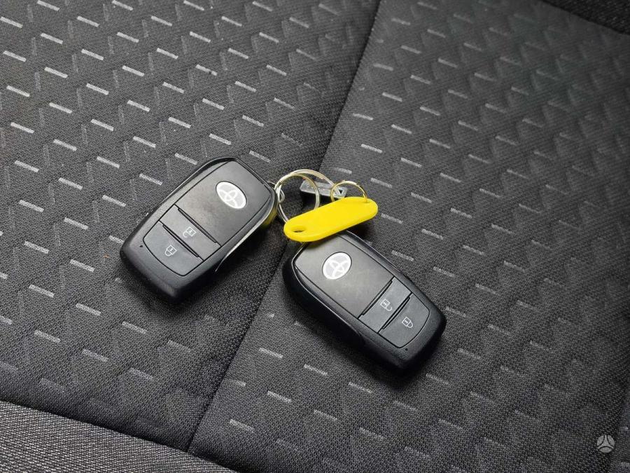 Черный Тойота Yaris Cross 2025 в Каунас, объемом двигателя 1.49 л и пробегом 23 тыс. км за 13900 €, фото 45 на AUTOMOTO.COM.LV