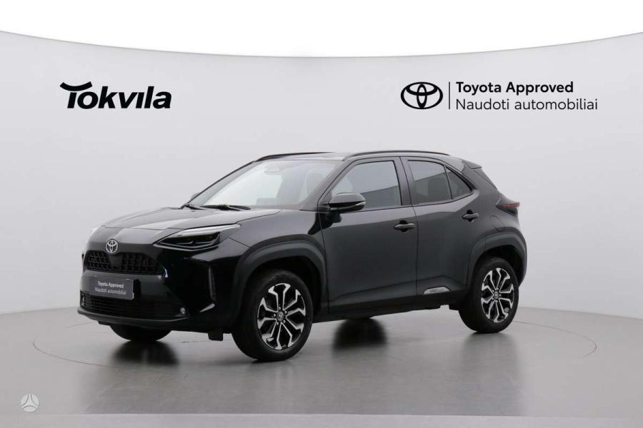 Black Toyota Yaris Cross 2025 in Vilnius, with an engine capacity of 1.49 L and mileage of 23 thousand km for 26990 €, photo 1 on AUTOMOTO.COM.LV