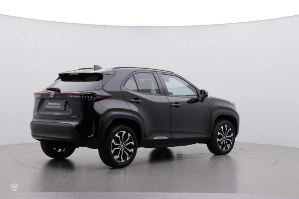 Melns Toyota Yaris Cross 2025 Viļņa, ar dzinēja tilpumu 1.49 L un nobraukumu 23 tūkst. km par 26990 €, foto 3 vietnē AUTOMOTO.COM.LV