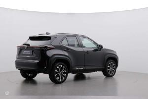 Black Toyota Yaris Cross 2025 in Vilnius, with an engine capacity of 1.49 L and mileage of 23 thousand km for 26990 €, photo 4 on AUTOMOTO.COM.LV
