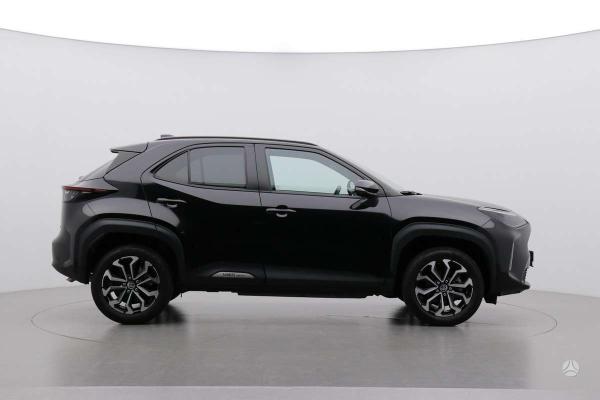Melns Toyota Yaris Cross 2025 Viļņa, ar dzinēja tilpumu 1.49 L un nobraukumu 23 tūkst. km par 26990 €, foto 4 vietnē AUTOMOTO.COM.LV