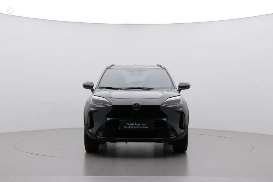 Black Toyota Yaris Cross 2025 in Vilnius, with an engine capacity of 1.49 L and mileage of 23 thousand km for 26990 €, photo 7 on AUTOMOTO.COM.LV