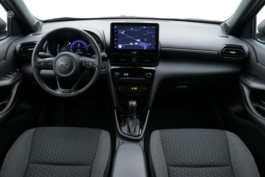 Black Toyota Yaris Cross 2025 in Vilnius, with an engine capacity of 1.49 L and mileage of 23 thousand km for 26990 €, photo 8 on AUTOMOTO.COM.LV