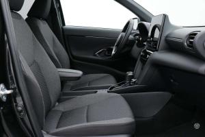 Black Toyota Yaris Cross 2025 in Vilnius, with an engine capacity of 1.49 L and mileage of 23 thousand km for 26990 €, photo 10 on AUTOMOTO.COM.LV