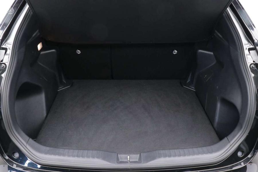 Black Toyota Yaris Cross 2025 in Vilnius, with an engine capacity of 1.49 L and mileage of 23 thousand km for 26990 €, photo 12 on AUTOMOTO.COM.LV