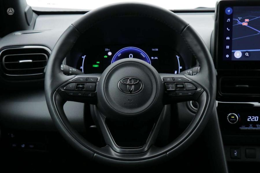 Black Toyota Yaris Cross 2025 in Vilnius, with an engine capacity of 1.49 L and mileage of 23 thousand km for 26990 €, photo 14 on AUTOMOTO.COM.LV