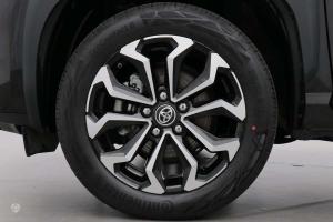 Black Toyota Yaris Cross 2025 in Vilnius, with an engine capacity of 1.49 L and mileage of 23 thousand km for 26990 €, photo 17 on AUTOMOTO.COM.LV