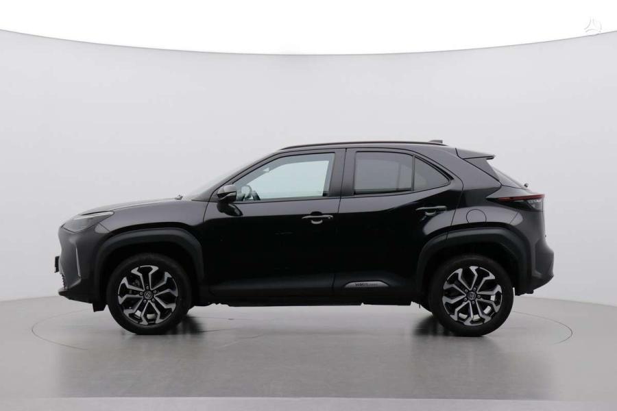 Black Toyota Yaris Cross 2025 in Vilnius, with an engine capacity of 1.49 L and mileage of 23 thousand km for 26990 €, photo 18 on AUTOMOTO.COM.LV