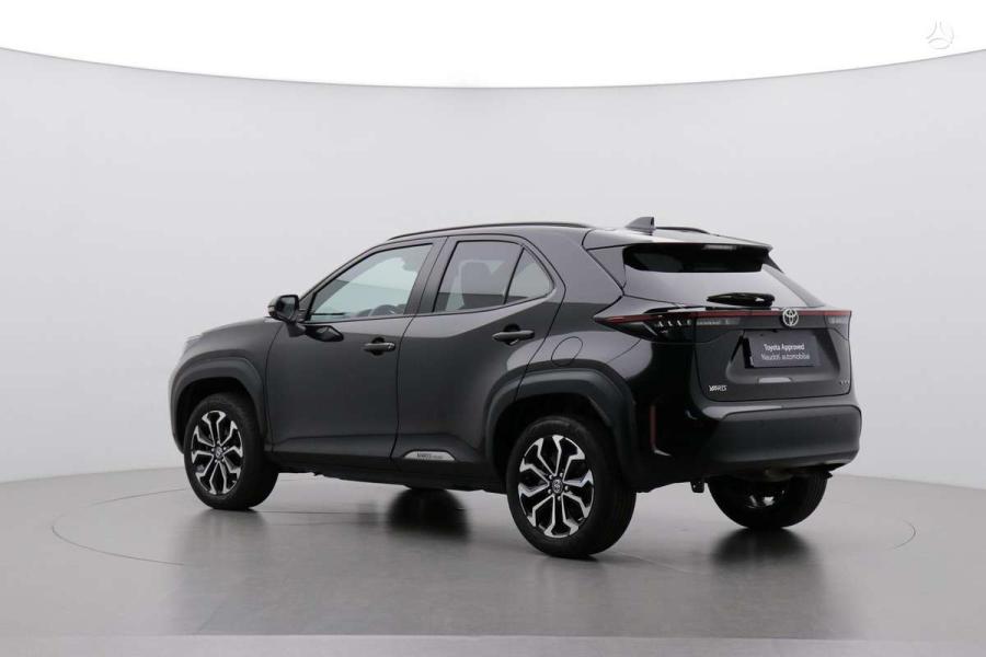 Black Toyota Yaris Cross 2025 in Vilnius, with an engine capacity of 1.49 L and mileage of 23 thousand km for 26990 €, photo 19 on AUTOMOTO.COM.LV