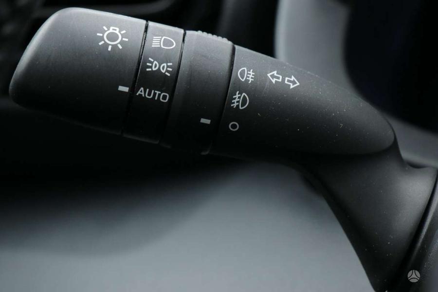 Black Toyota Yaris Cross 2025 in Vilnius, with an engine capacity of 1.49 L and mileage of 23 thousand km for 26990 €, photo 26 on AUTOMOTO.COM.LV