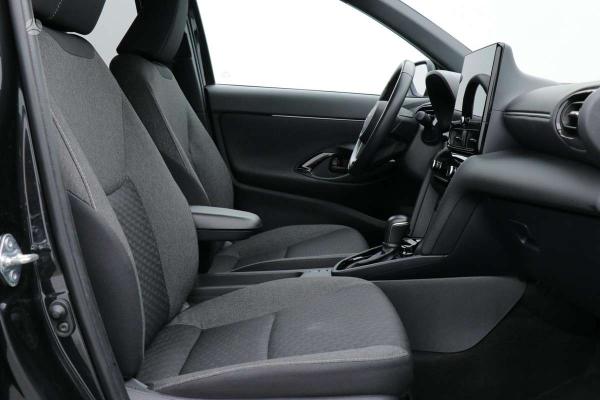 Черный Тойота Yaris Cross 2025 в Вильнюс, объемом двигателя 1.49 л и пробегом 32 тыс. км за 26990 €, фото 9 на AUTOMOTO.COM.LV