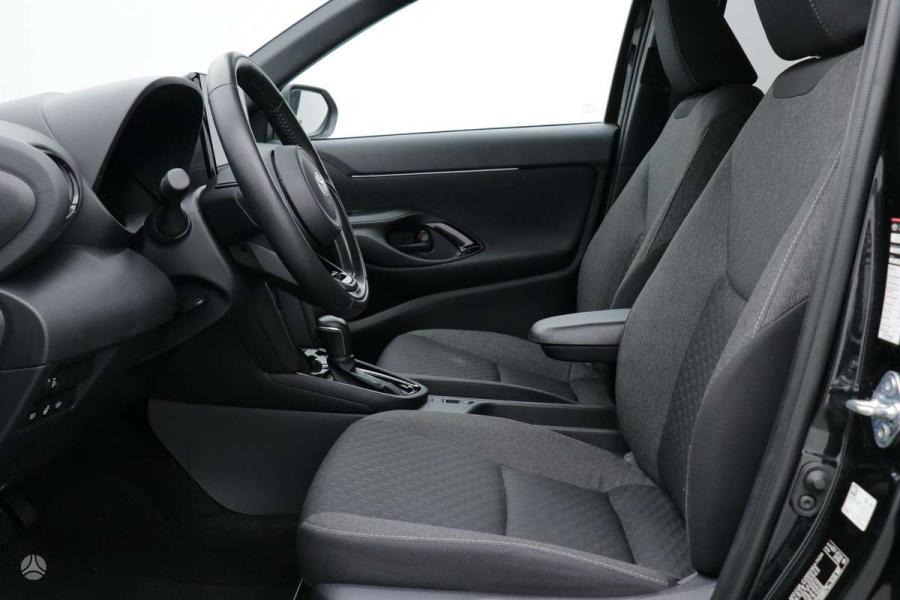 Черный Тойота Yaris Cross 2025 в Вильнюс, объемом двигателя 1.49 л и пробегом 32 тыс. км за 26990 €, фото 13 на AUTOMOTO.COM.LV