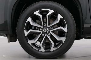 Черный Тойота Yaris Cross 2025 в Вильнюс, объемом двигателя 1.49 л и пробегом 32 тыс. км за 26990 €, фото 17 на AUTOMOTO.COM.LV