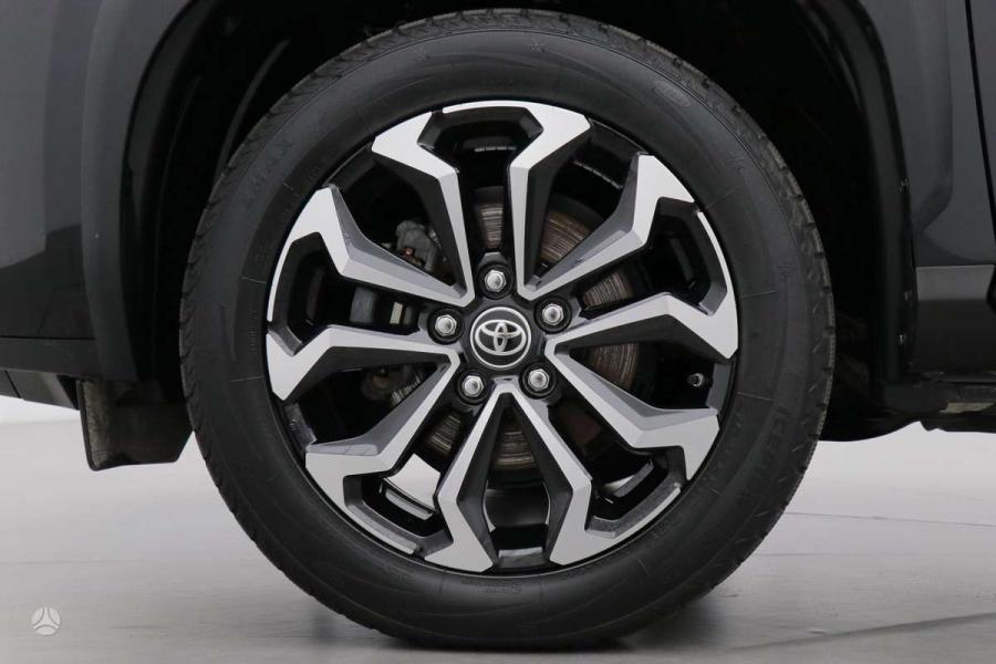 Черный Тойота Yaris Cross 2025 в Вильнюс, объемом двигателя 1.49 л и пробегом 32 тыс. км за 26990 €, фото 17 на AUTOMOTO.COM.LV