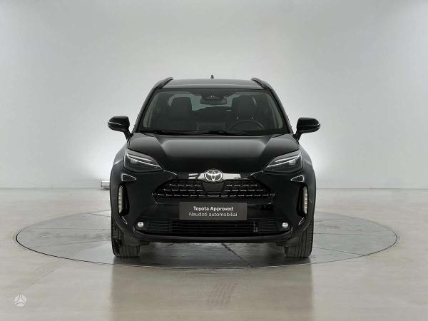 Black Toyota Yaris Cross 2025 in Vilnius, with an engine capacity of 1.49 L and mileage of 67 thousand km for 25900 €, photo 5 on AUTOMOTO.COM.LV