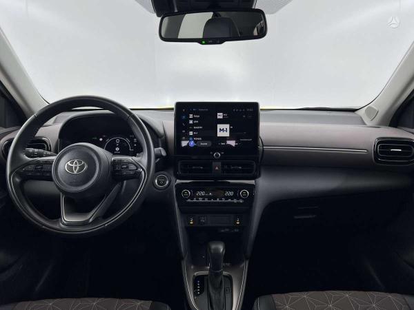 Black Toyota Yaris Cross 2025 in Vilnius, with an engine capacity of 1.49 L and mileage of 67 thousand km for 25900 €, photo 8 on AUTOMOTO.COM.LV