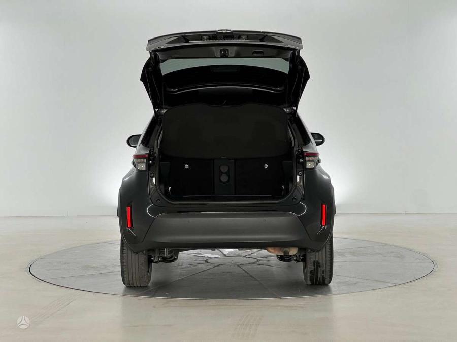 Черный Тойота Yaris Cross 2025 в Вильнюс, объемом двигателя 1.49 л и пробегом 67 тыс. км за 25900 €, фото 11 на AUTOMOTO.COM.LV