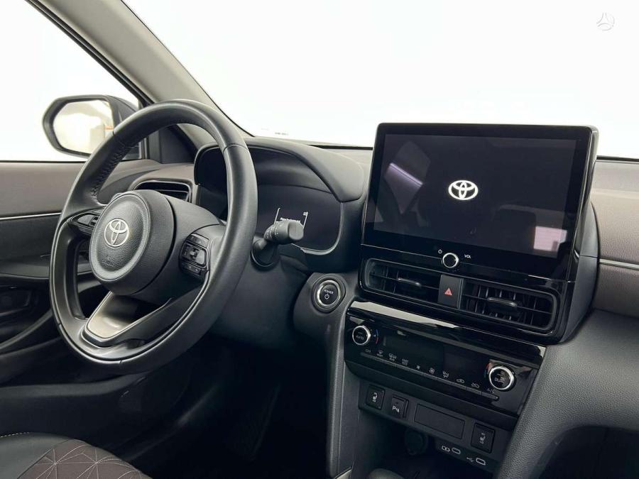 Черный Тойота Yaris Cross 2025 в Вильнюс, объемом двигателя 1.49 л и пробегом 67 тыс. км за 25900 €, фото 15 на AUTOMOTO.COM.LV