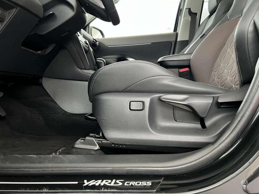 Черный Тойота Yaris Cross 2025 в Вильнюс, объемом двигателя 1.49 л и пробегом 67 тыс. км за 25900 €, фото 27 на AUTOMOTO.COM.LV