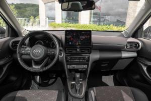 Черный Тойота Yaris Cross 2025 в Вильнюс, объемом двигателя 1.49 л и пробегом 17 тыс. км за 25950 €, фото 15 на AUTOMOTO.COM.LV