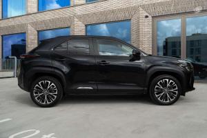 Melns Toyota Yaris Cross 2025 Viļņa, ar dzinēja tilpumu 1.49 L un nobraukumu 17 tūkst. km par 25500 €, foto 4 vietnē AUTOMOTO.COM.LV