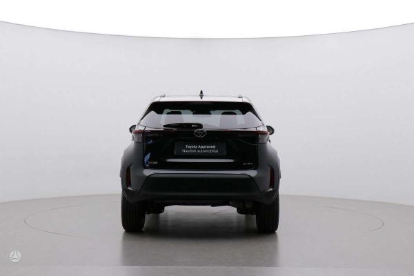 Black Toyota Yaris Cross 2025 in Vilnius, with an engine capacity of 1.49 L and mileage of 27 thousand km for 26990 €, photo 6 on AUTOMOTO.COM.LV