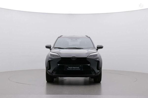 Black Toyota Yaris Cross 2025 in Vilnius, with an engine capacity of 1.49 L and mileage of 27 thousand km for 26990 €, photo 7 on AUTOMOTO.COM.LV