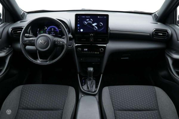 Black Toyota Yaris Cross 2025 in Vilnius, with an engine capacity of 1.49 L and mileage of 27 thousand km for 26990 €, photo 8 on AUTOMOTO.COM.LV