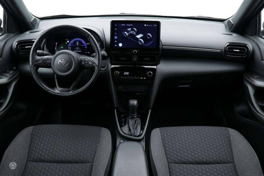 Черный Тойота Yaris Cross 2025 в Вильнюс, объемом двигателя 1.49 л и пробегом 27 тыс. км за 26990 €, фото 8 на AUTOMOTO.COM.LV