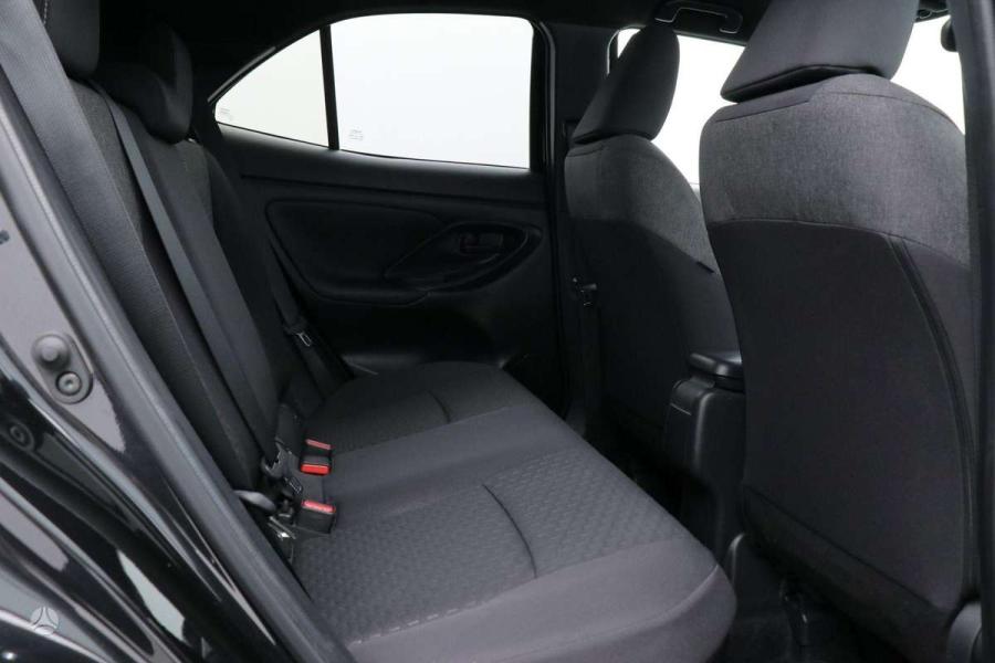 Черный Тойота Yaris Cross 2025 в Вильнюс, объемом двигателя 1.49 л и пробегом 27 тыс. км за 26990 €, фото 11 на AUTOMOTO.COM.LV